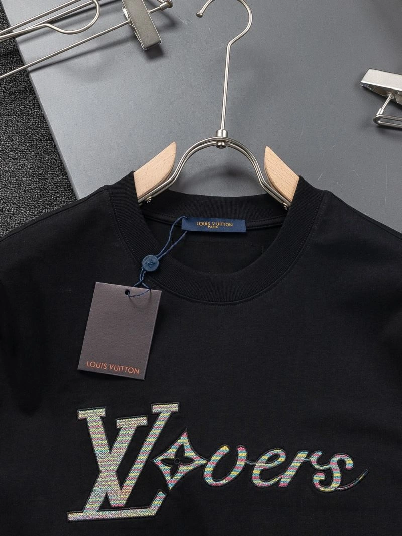 Accurate model Louis Vuitton T-Shirts