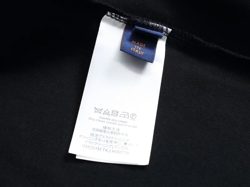 Indistinguishable Louis Vuitton T-Shirts