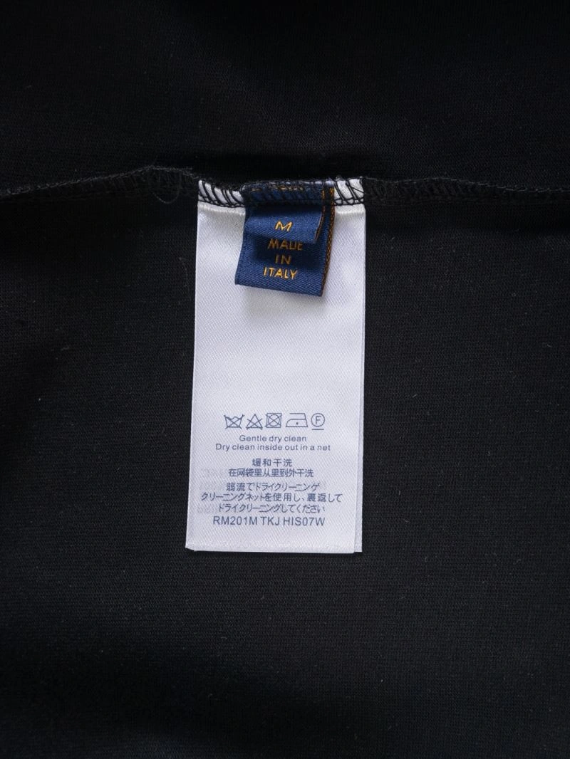 Accurate model Louis Vuitton T-Shirts