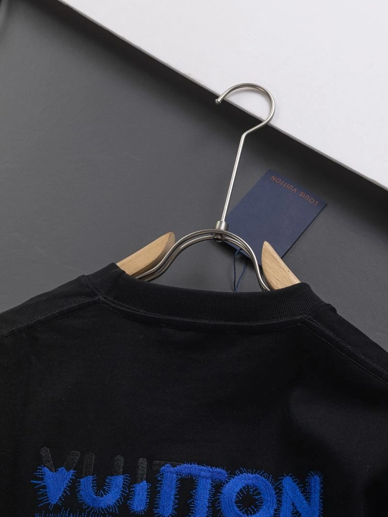 Accurate model Louis Vuitton T-Shirts