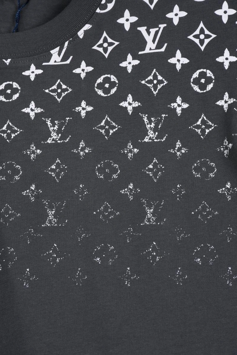 Indistinguishable Louis Vuitton T-Shirts
