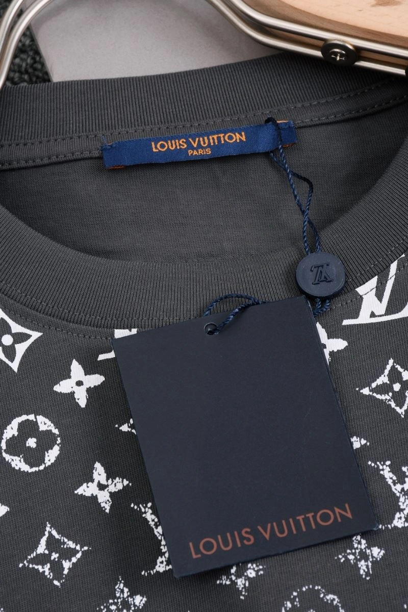 Indistinguishable Louis Vuitton T-Shirts