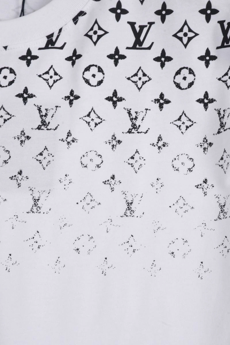 Indistinguishable Louis Vuitton T-Shirts
