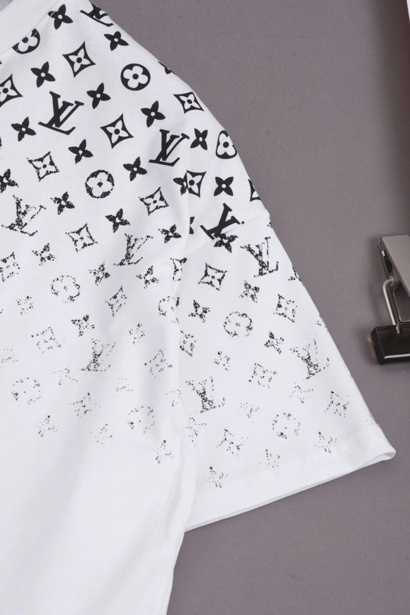 Indistinguishable Louis Vuitton T-Shirts