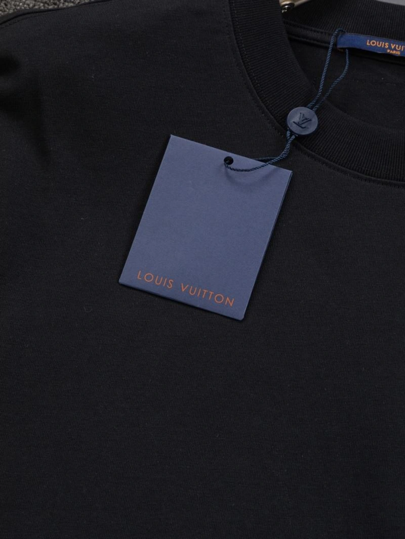 Accurate model Louis Vuitton T-Shirts