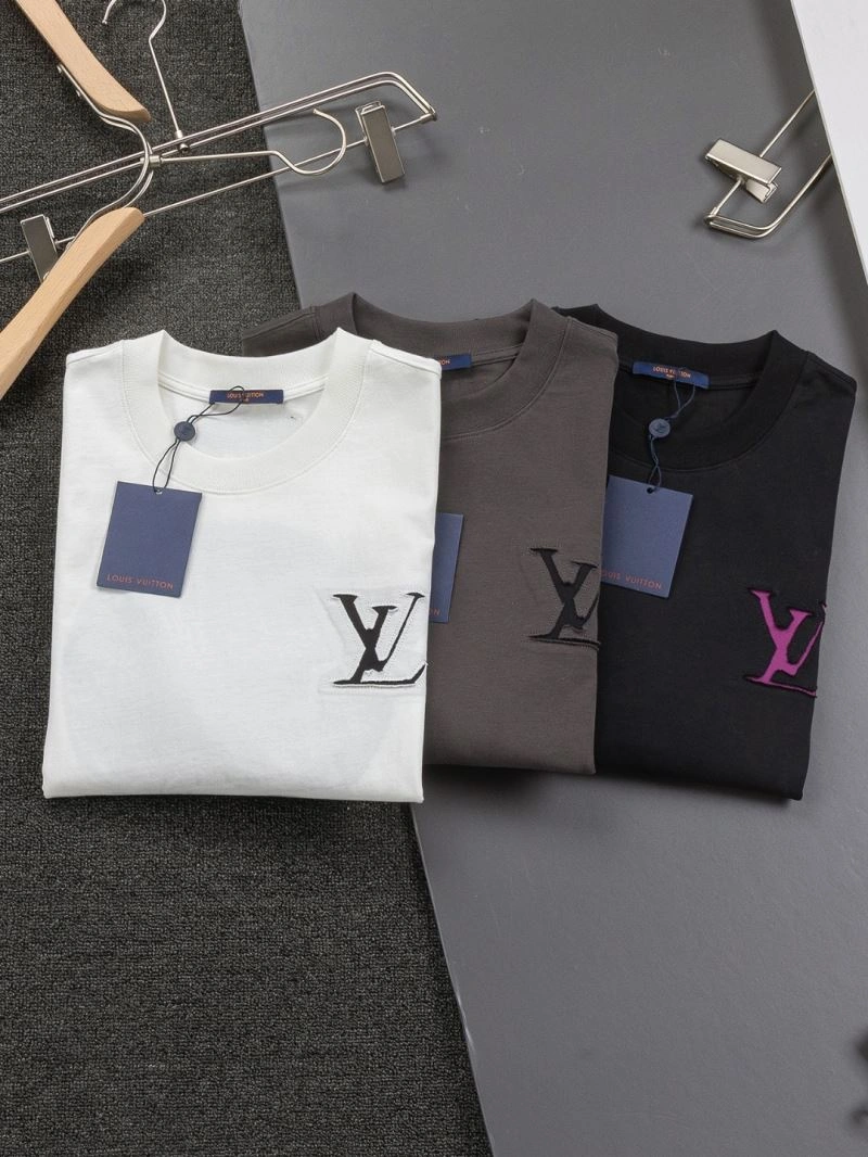 Accurate model Louis Vuitton T-Shirts