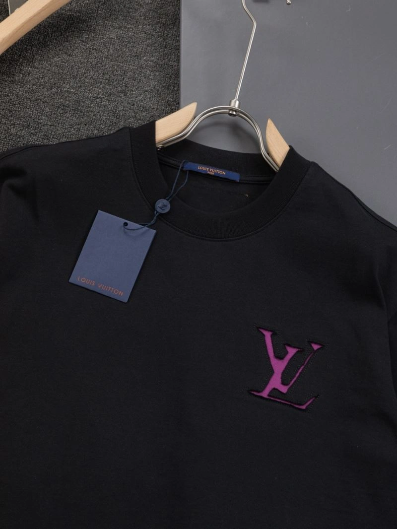 Accurate model Louis Vuitton T-Shirts