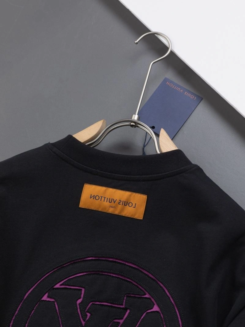 Accurate model Louis Vuitton T-Shirts