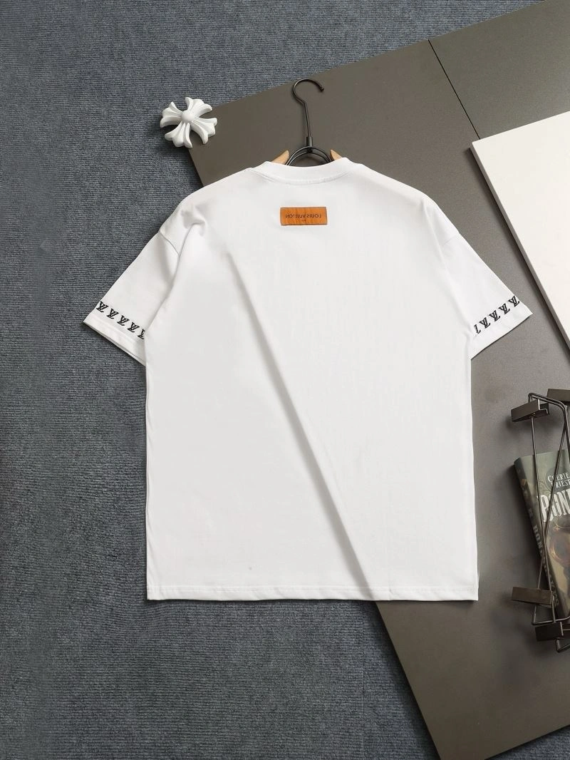Accurate model Louis Vuitton T-Shirts