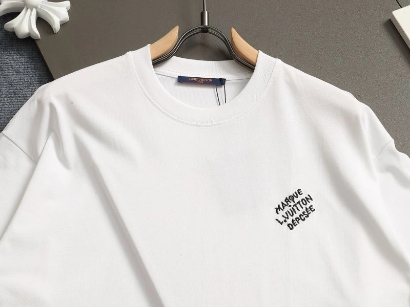 Accurate model Louis Vuitton T-Shirts
