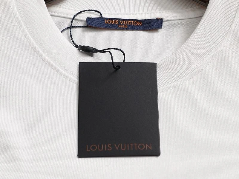 Accurate model Louis Vuitton T-Shirts