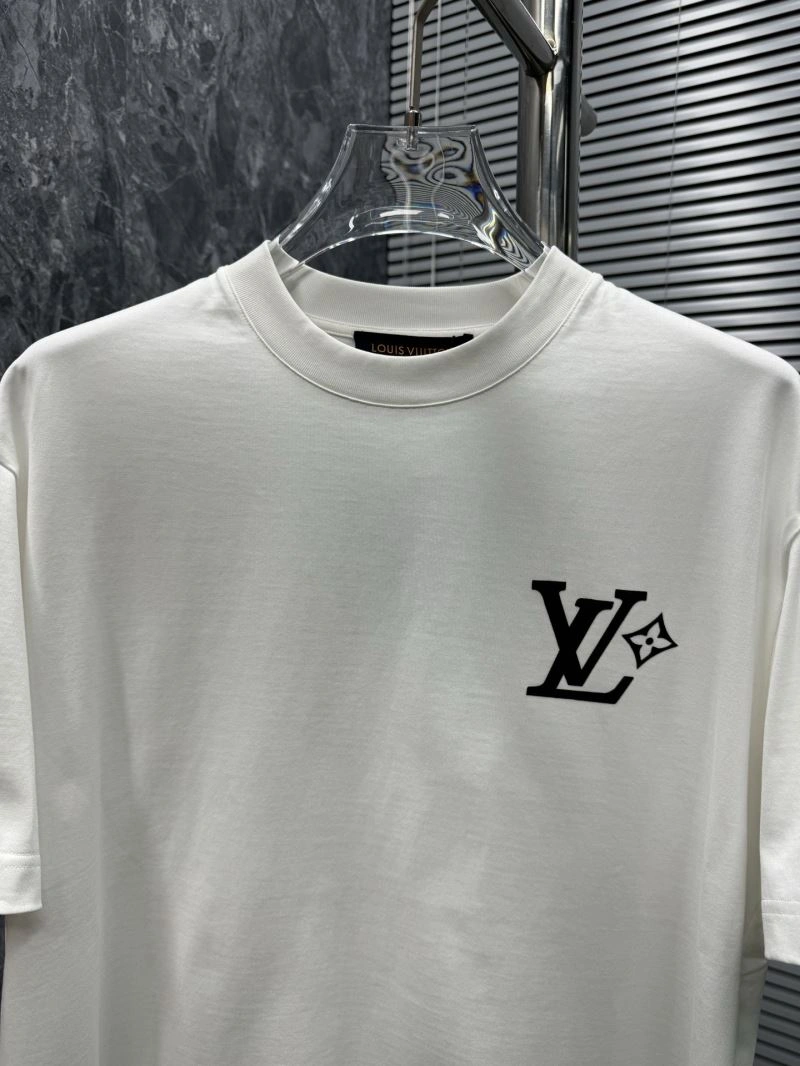 Accurate model Louis Vuitton T-Shirts