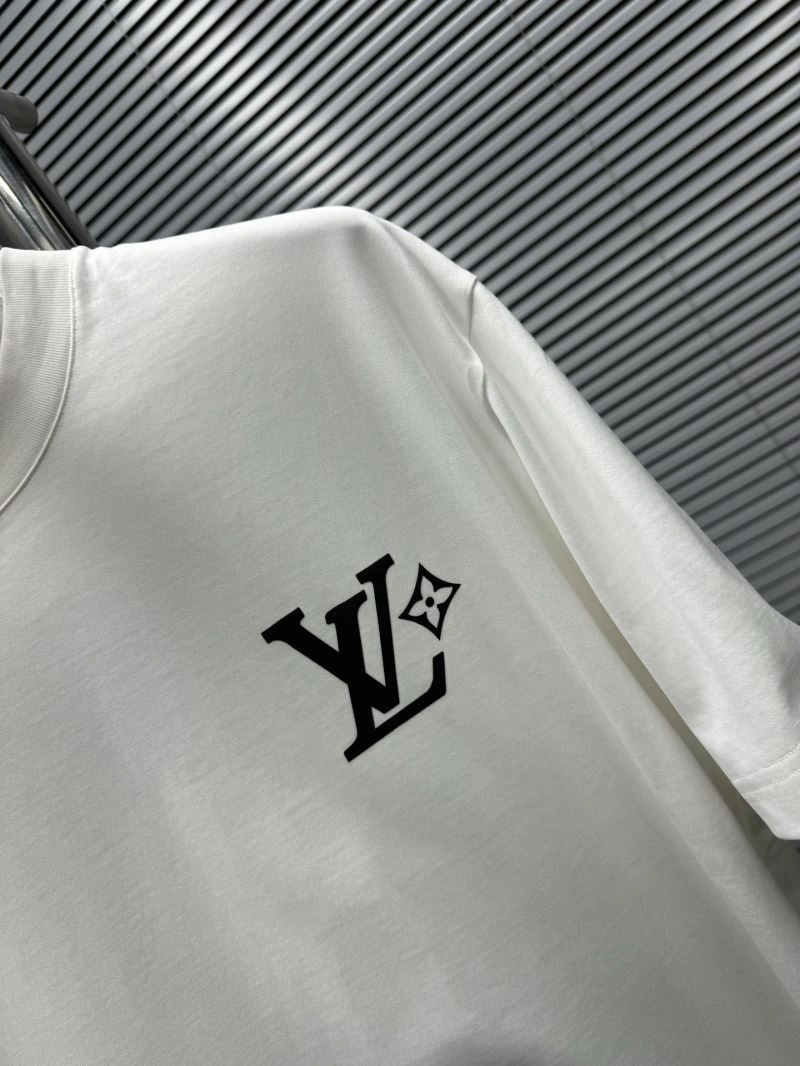 Accurate model Louis Vuitton T-Shirts