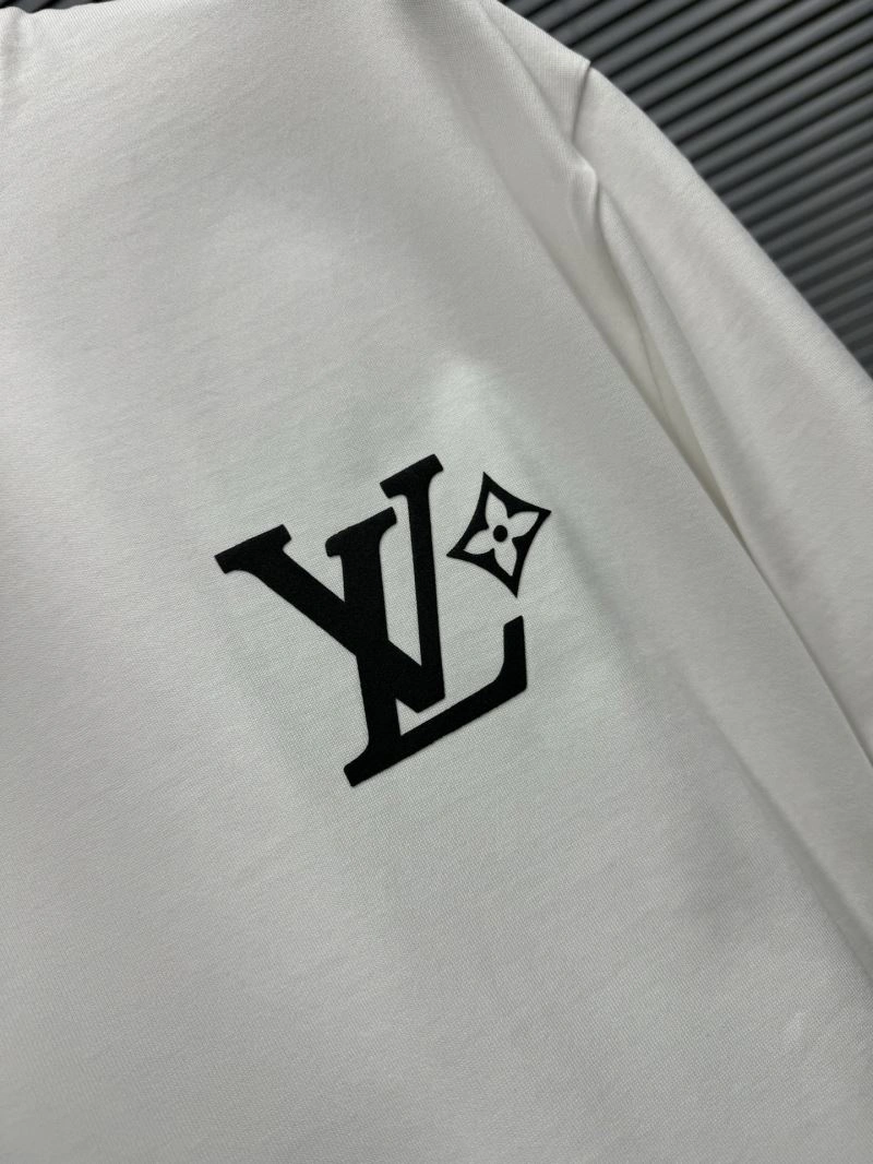 Accurate model Louis Vuitton T-Shirts