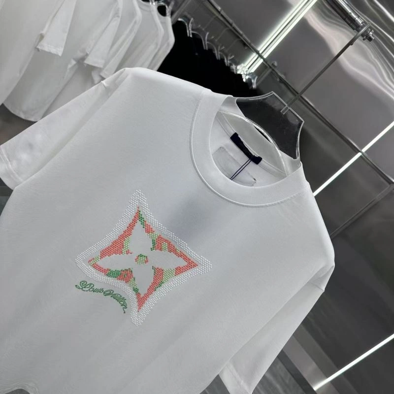 Accurate model Louis Vuitton T-Shirts