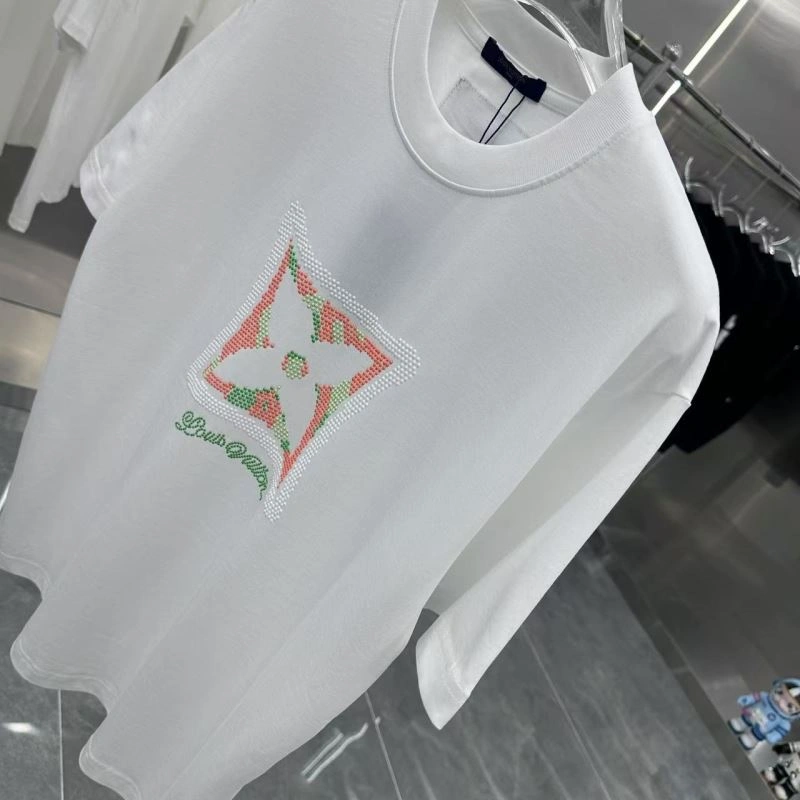 Accurate model Louis Vuitton T-Shirts