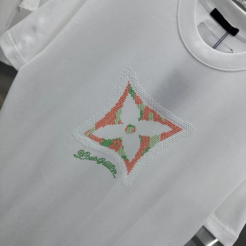Accurate model Louis Vuitton T-Shirts