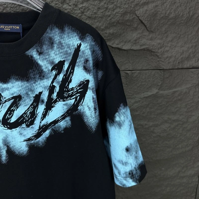 Indistinguishable Louis Vuitton T-Shirts