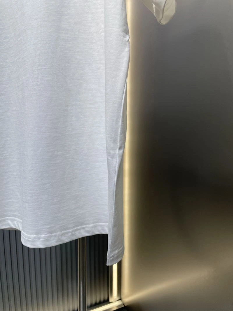 Indistinguishable Louis Vuitton T-Shirts