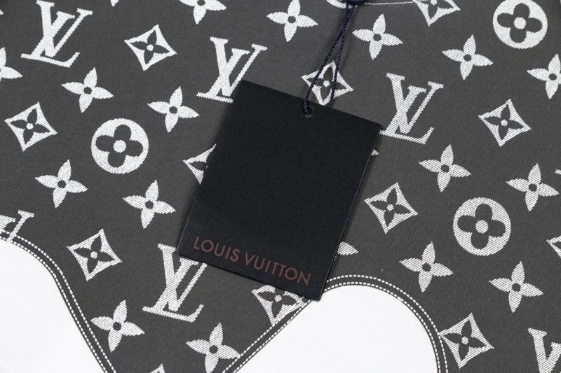 Indistinguishable Louis Vuitton T-Shirts