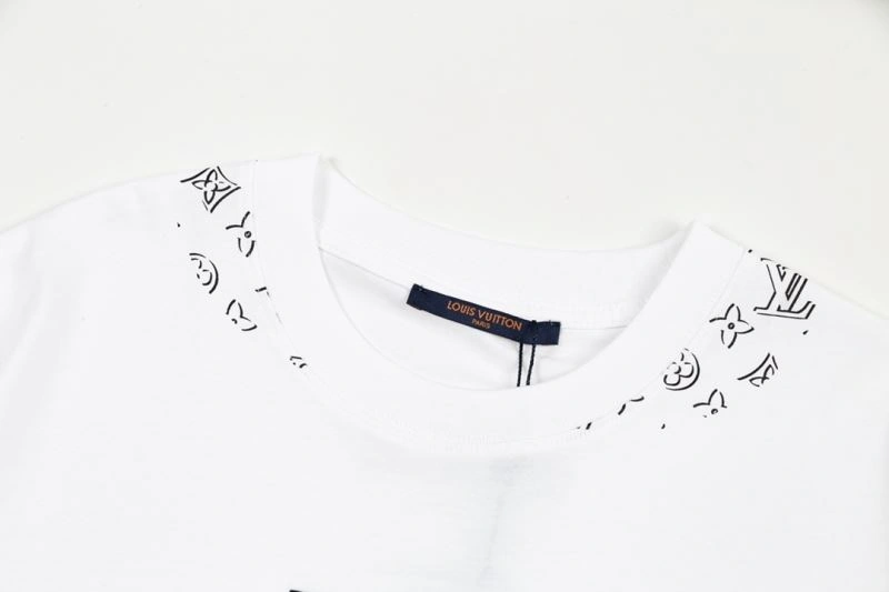 Accurate model Louis Vuitton T-Shirts