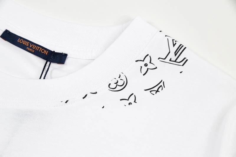 Accurate model Louis Vuitton T-Shirts