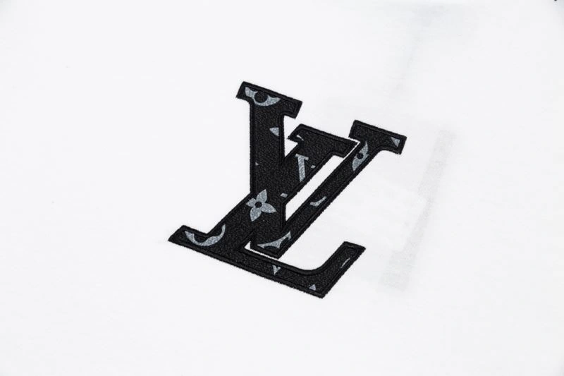 Accurate model Louis Vuitton T-Shirts