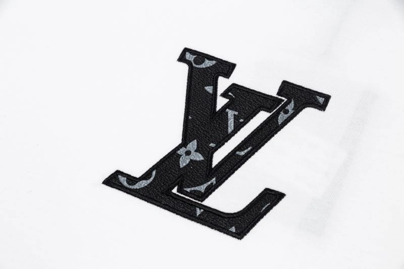 Accurate model Louis Vuitton T-Shirts
