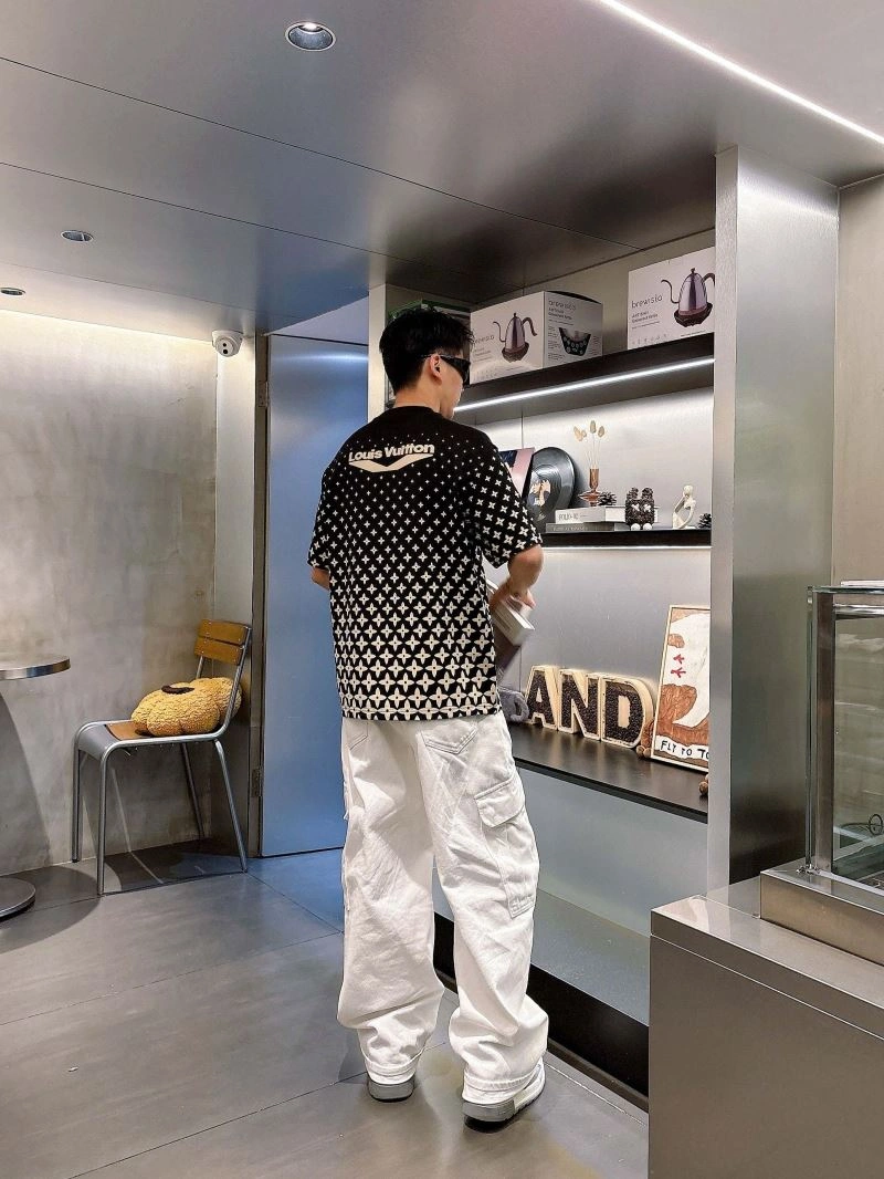 Precise copy Louis Vuitton T-Shirts