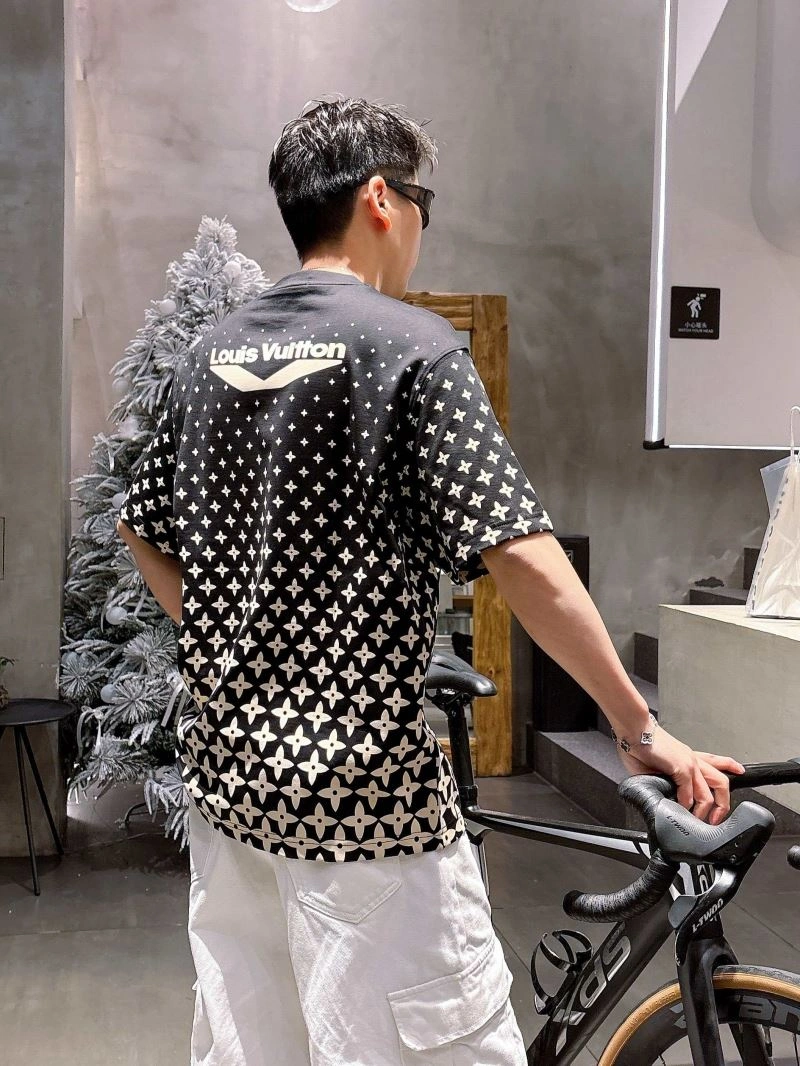 Precise copy Louis Vuitton T-Shirts