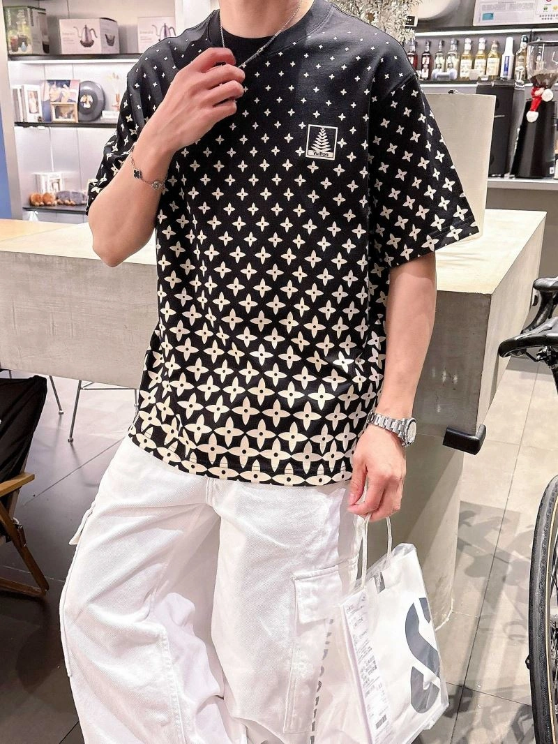 Precise copy Louis Vuitton T-Shirts