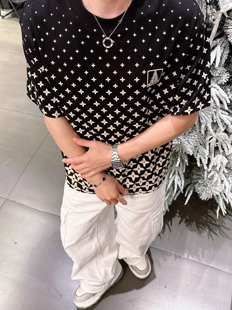 Precise copy Louis Vuitton T-Shirts
