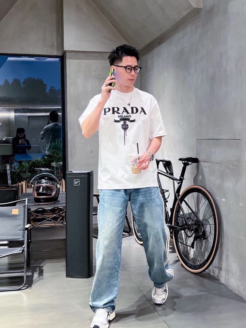 Indistinguishable Louis Vuitton T-Shirts