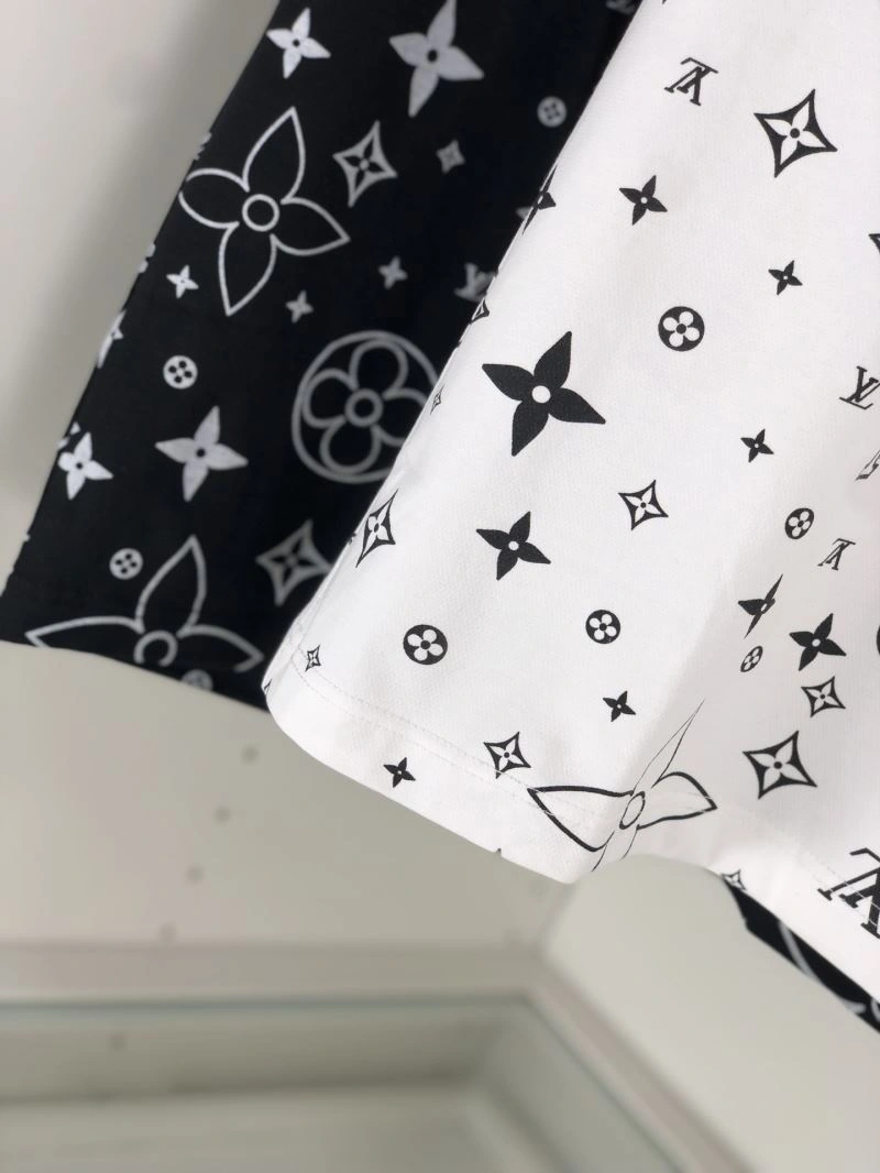 Accurate model Louis Vuitton T-Shirts