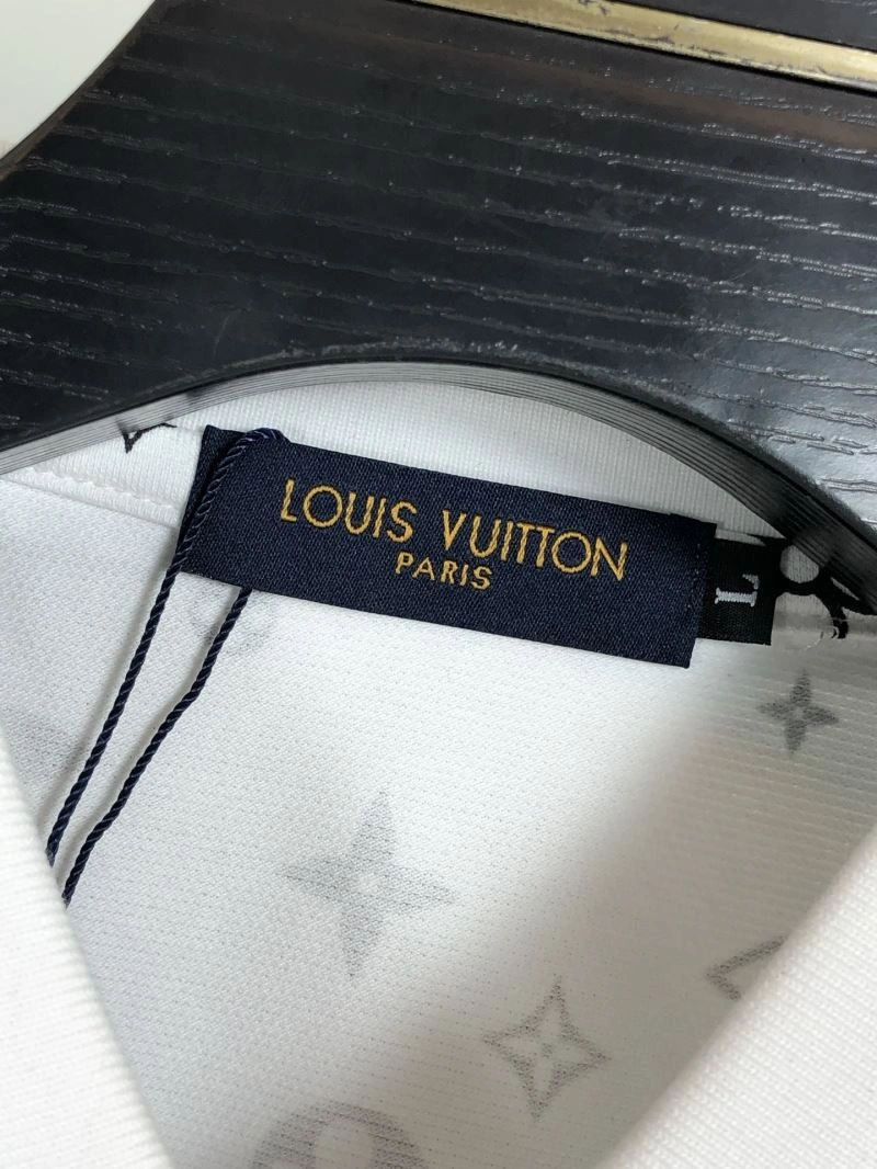 Accurate model Louis Vuitton T-Shirts