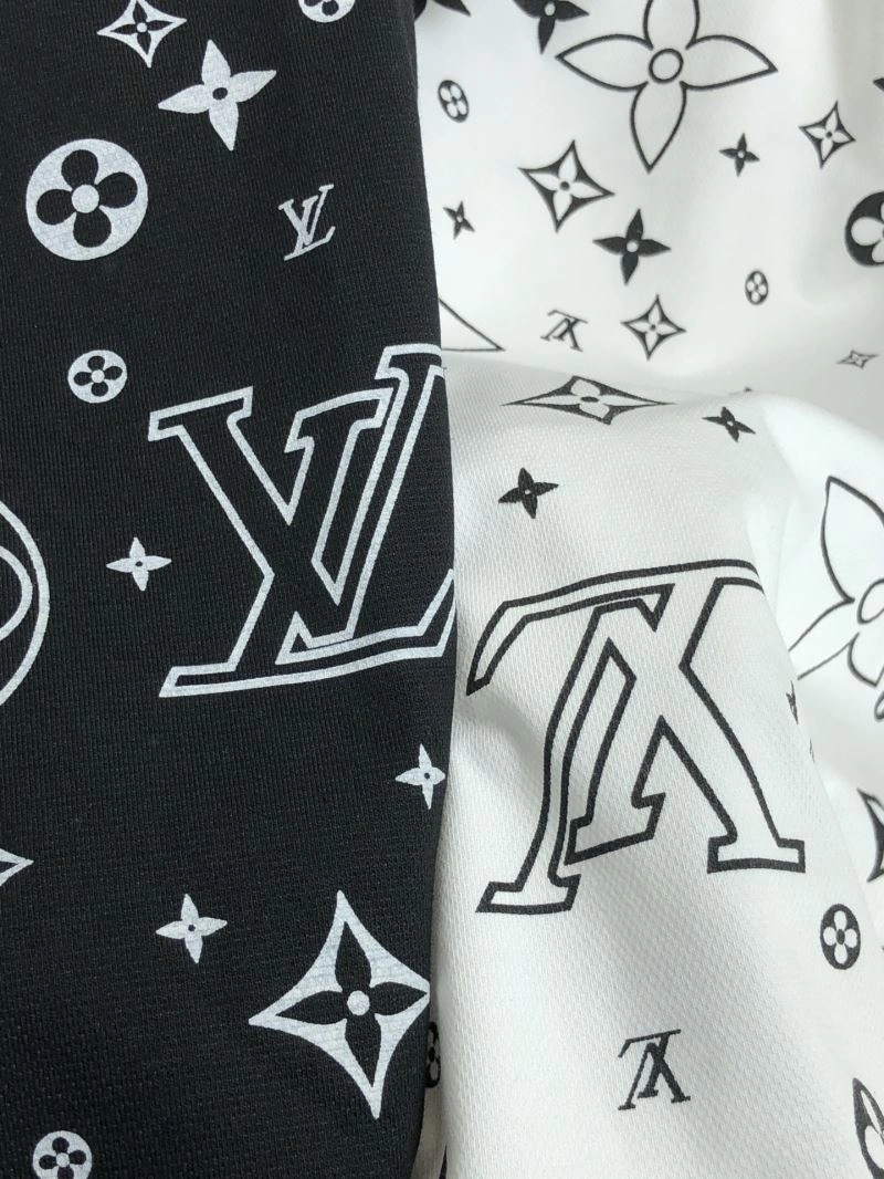 Accurate model Louis Vuitton T-Shirts