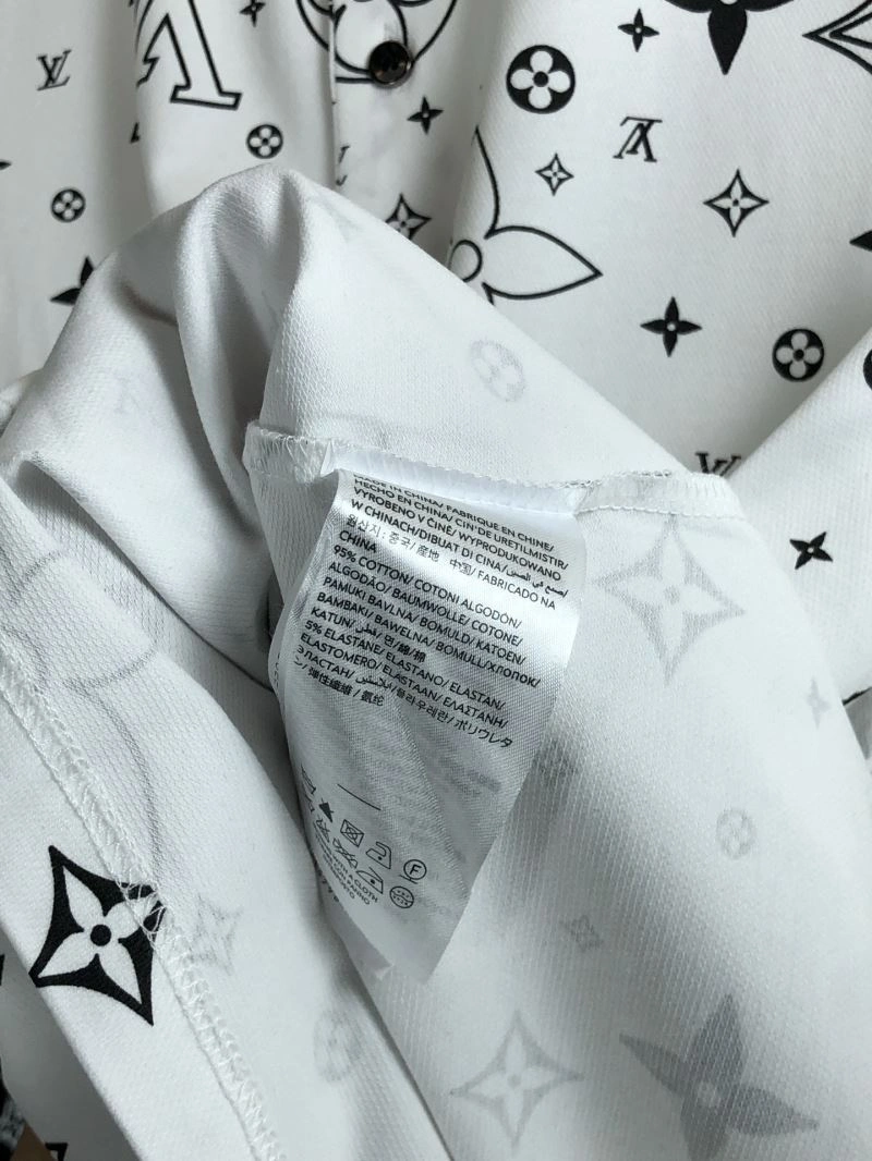 Accurate model Louis Vuitton T-Shirts
