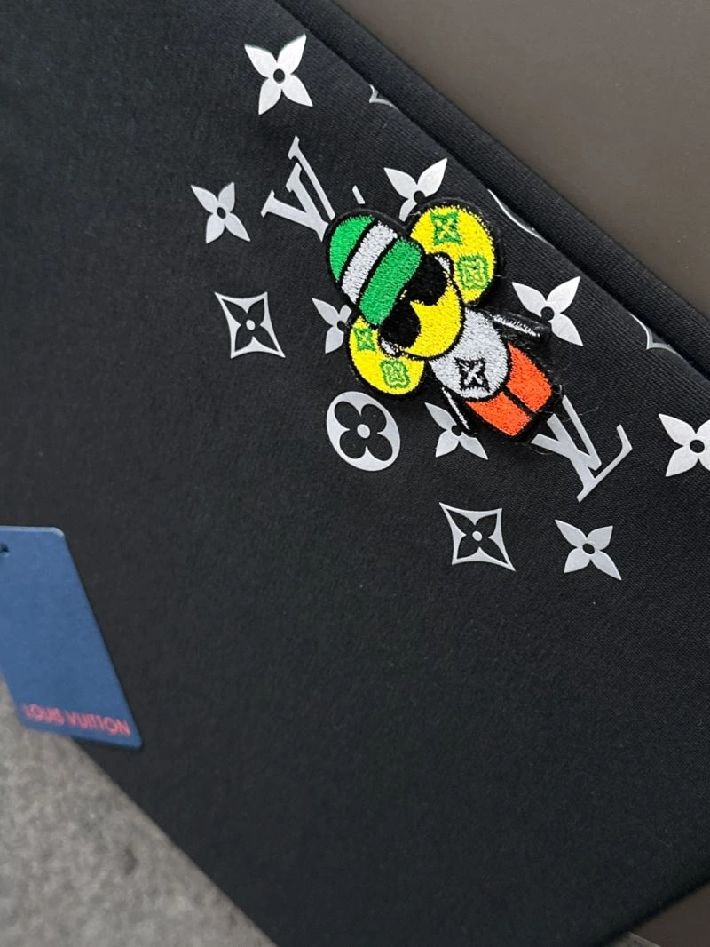 Indistinguishable Louis Vuitton T-Shirts