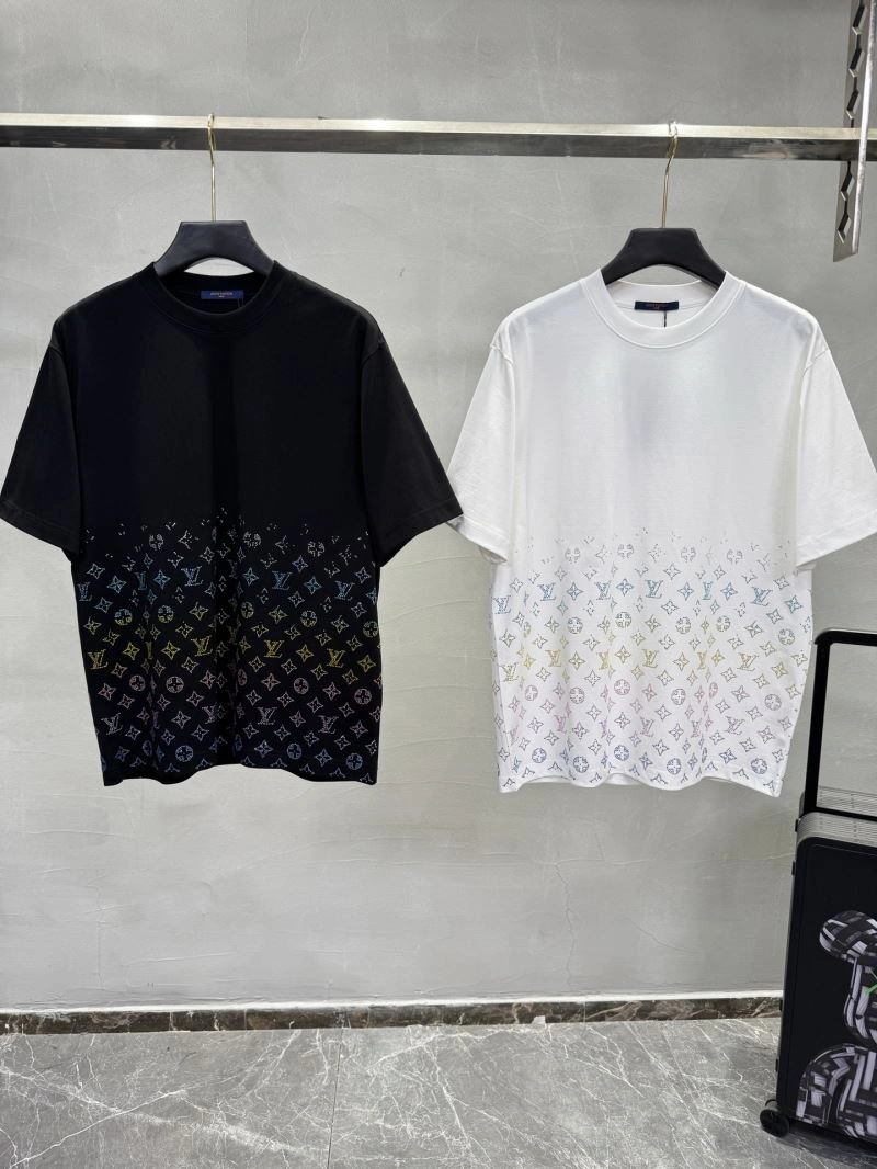 Accurate model Louis Vuitton T-Shirts