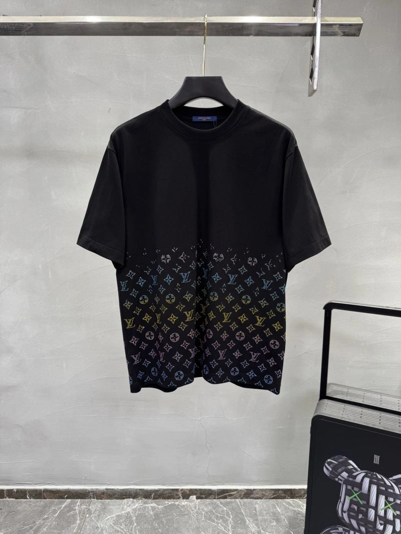 Accurate model Louis Vuitton T-Shirts