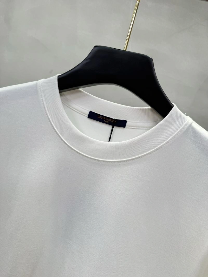 Accurate model Louis Vuitton T-Shirts