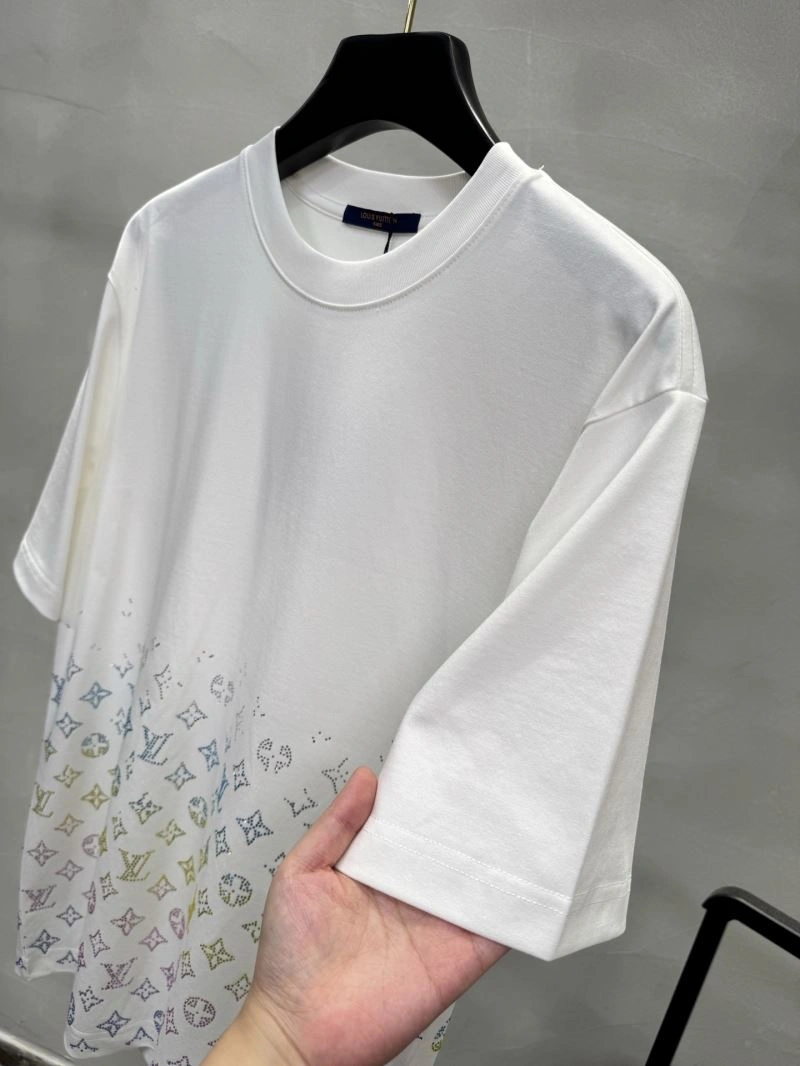 Accurate model Louis Vuitton T-Shirts