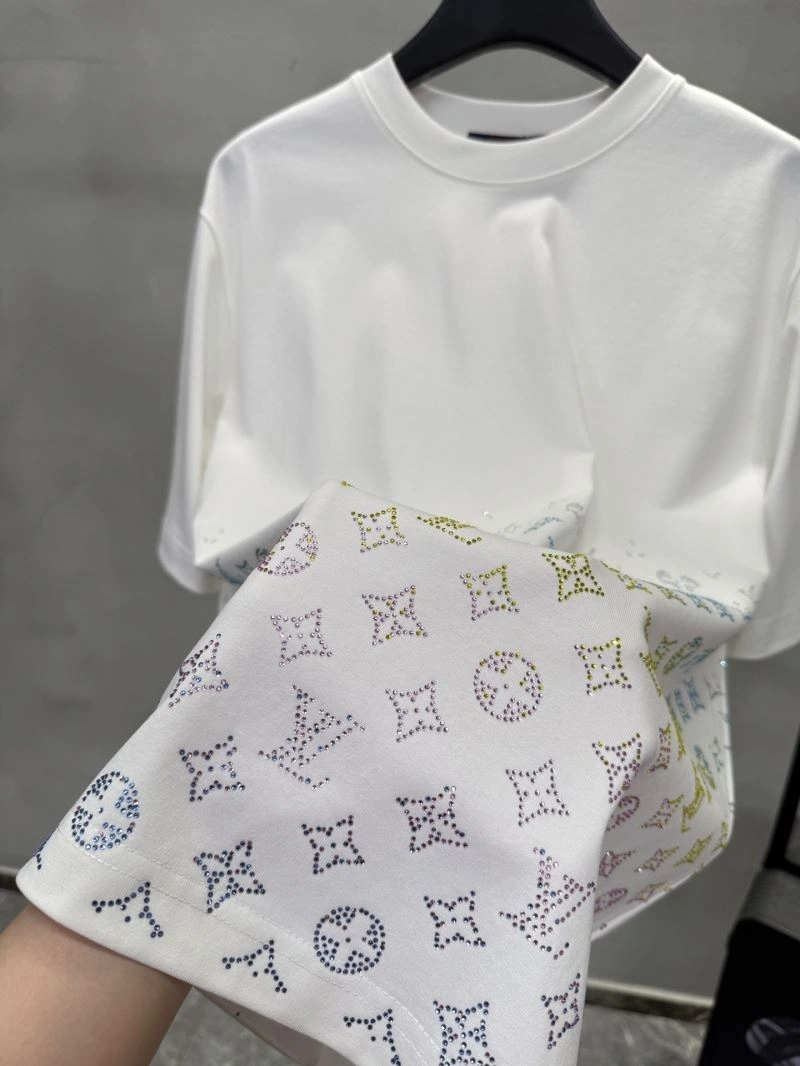Accurate model Louis Vuitton T-Shirts