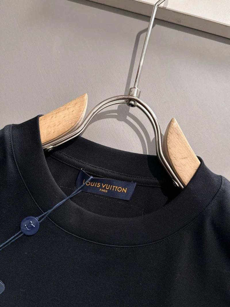 Low-cost Louis Vuitton T-Shirts