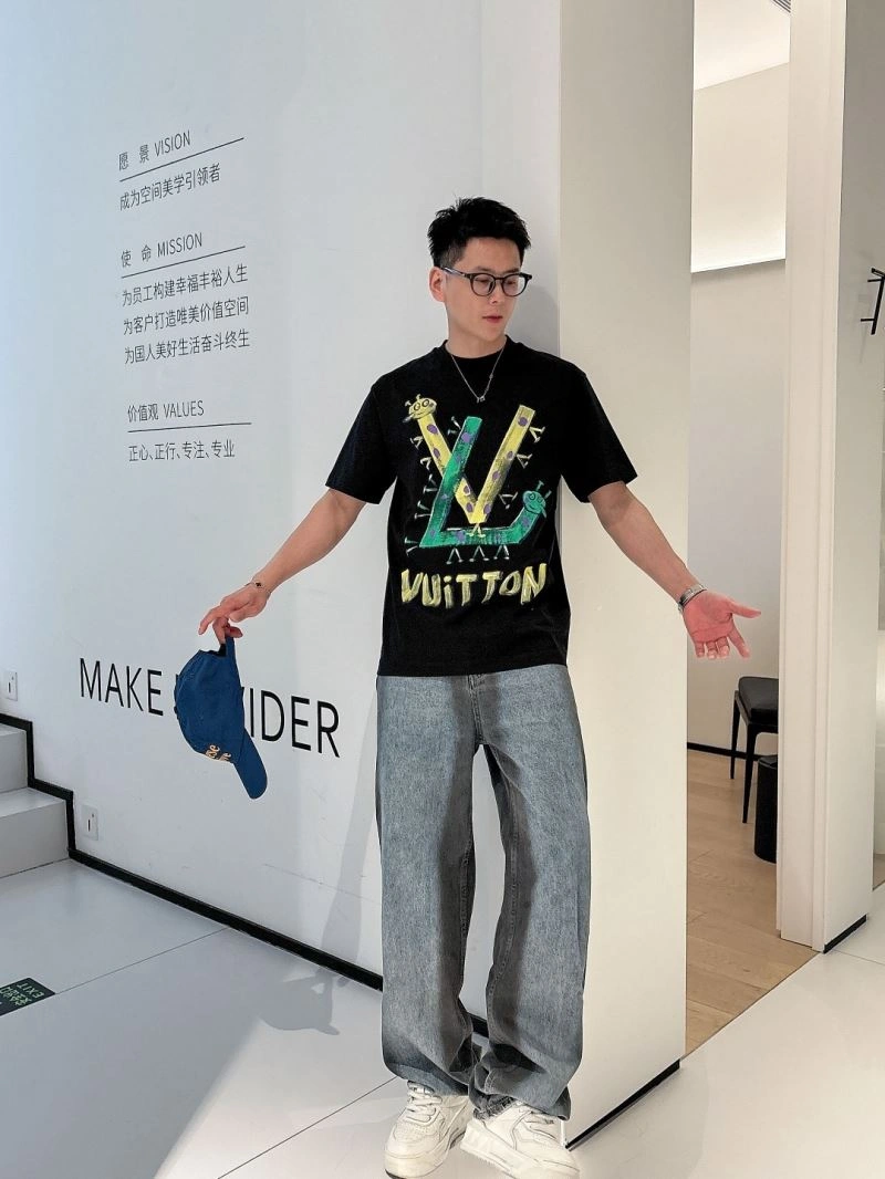 Exact replica Louis Vuitton T-Shirts