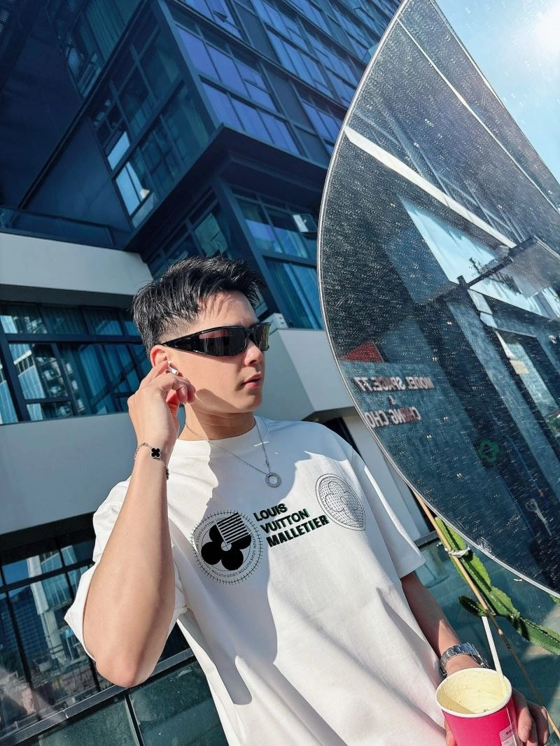 Top mirror Louis Vuitton T-Shirts