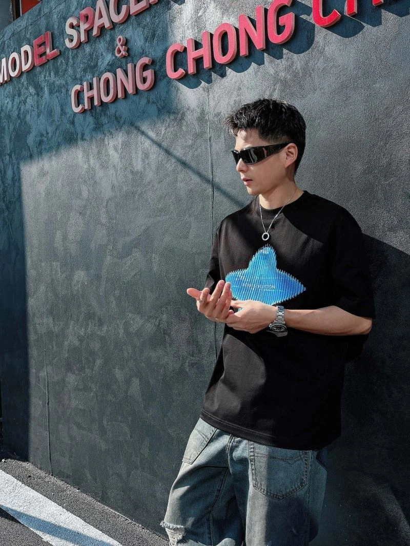Top match Louis Vuitton T-Shirts