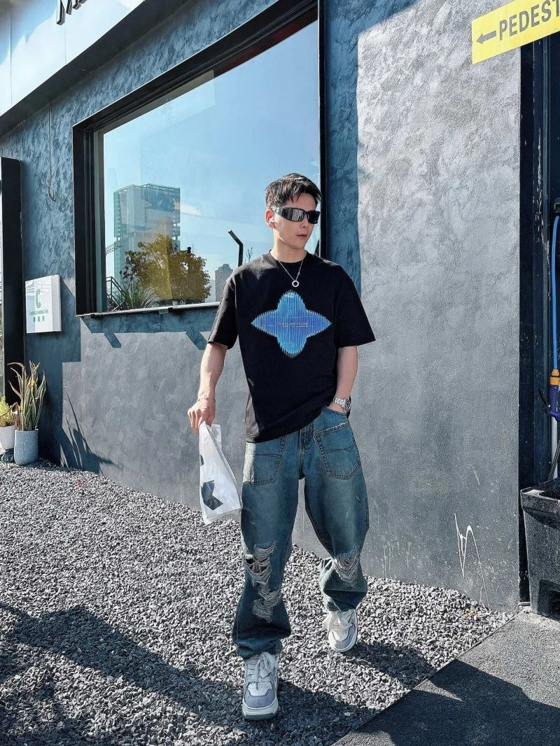 Top match Louis Vuitton T-Shirts
