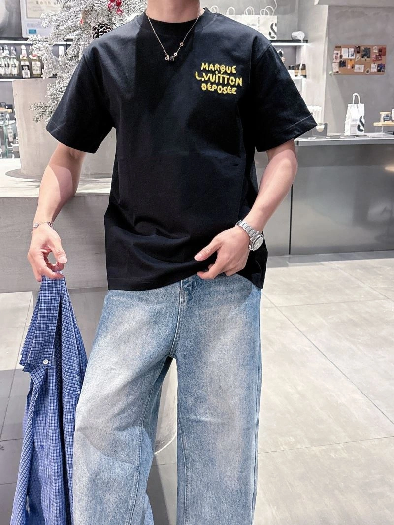 Accurate model Louis Vuitton T-Shirts