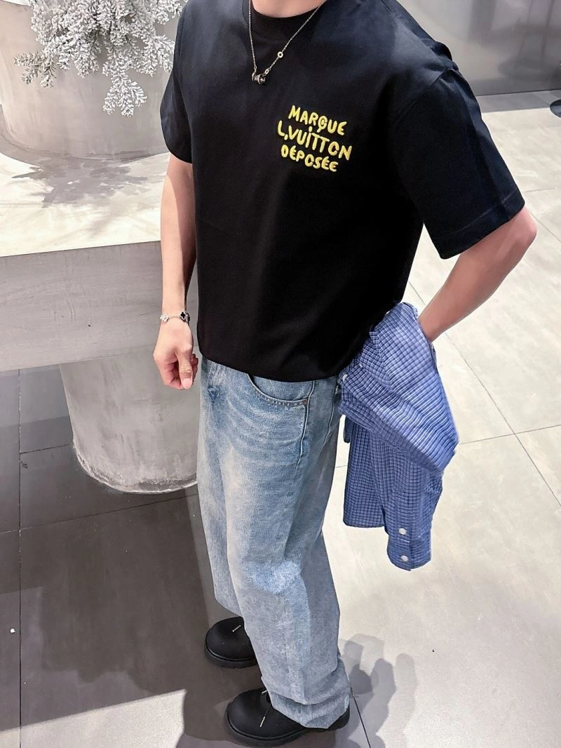 Accurate model Louis Vuitton T-Shirts